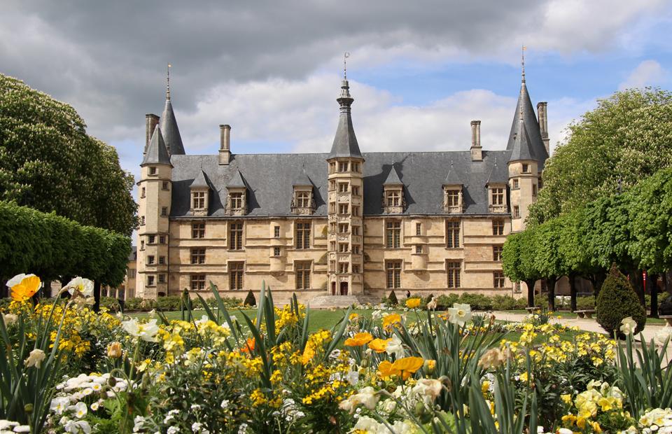 Le Palais ducal | nevers.fr
